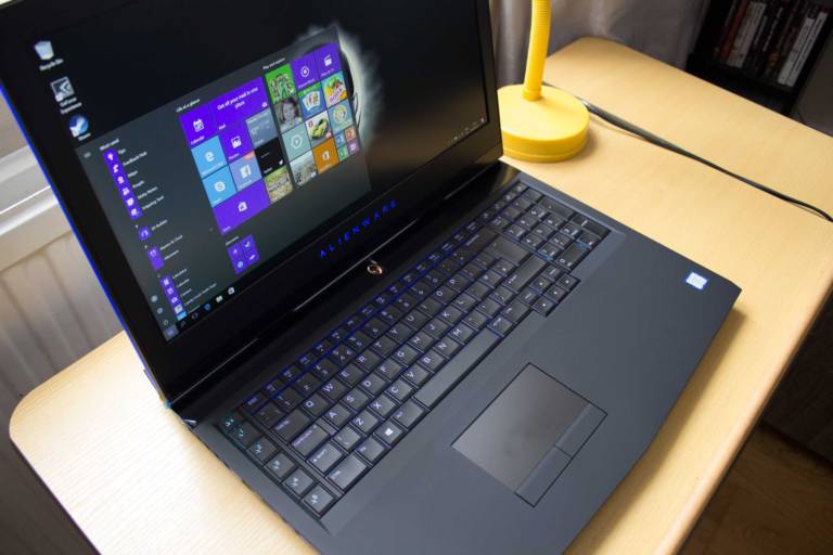 Alienware R15 R3 Gaming Laptop Review - VGU