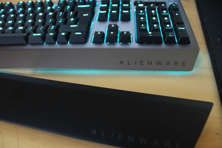 Alienware R15 R3 Gaming Laptop Review - VGU
