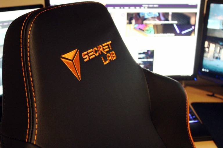 SecretLab-Titan-Gaming-Chair-Logo-HeadRest - VGU